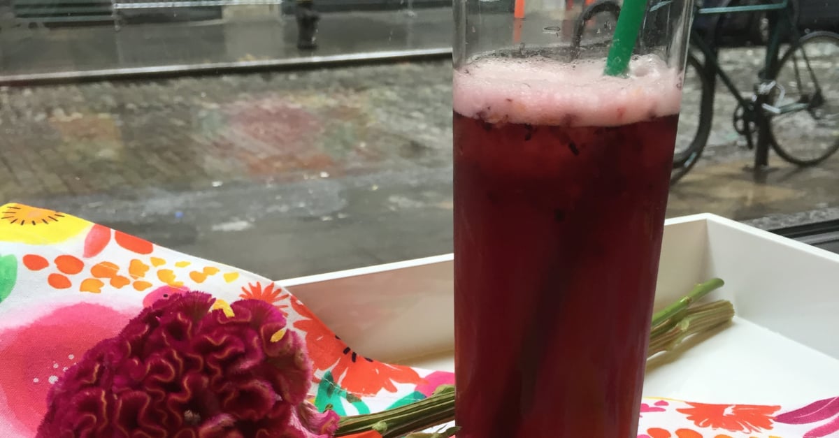 Starbucks Shaken Iced Berry Sangria Herbal Tea Review | PS Food