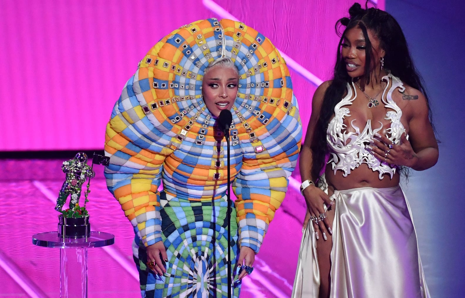 SZA Missed the Red Carpet at the MTV VMAs | POPSUGAR Celebrity