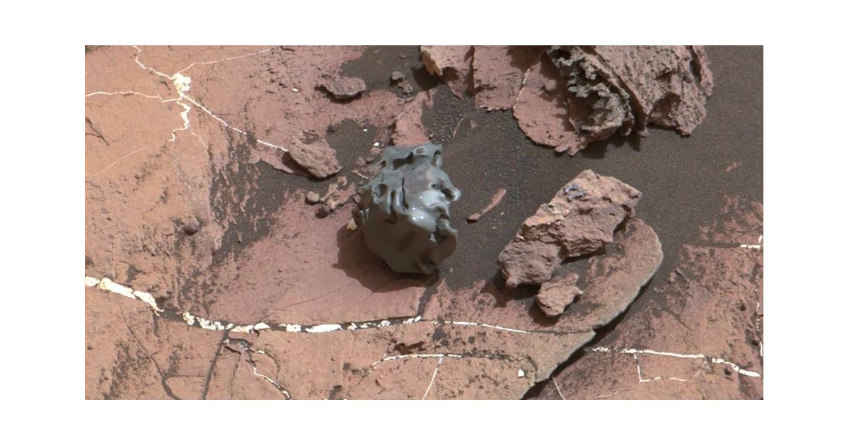 NASA Mars Rover Discovers Iron Meteorite on Mars | POPSUGAR Tech