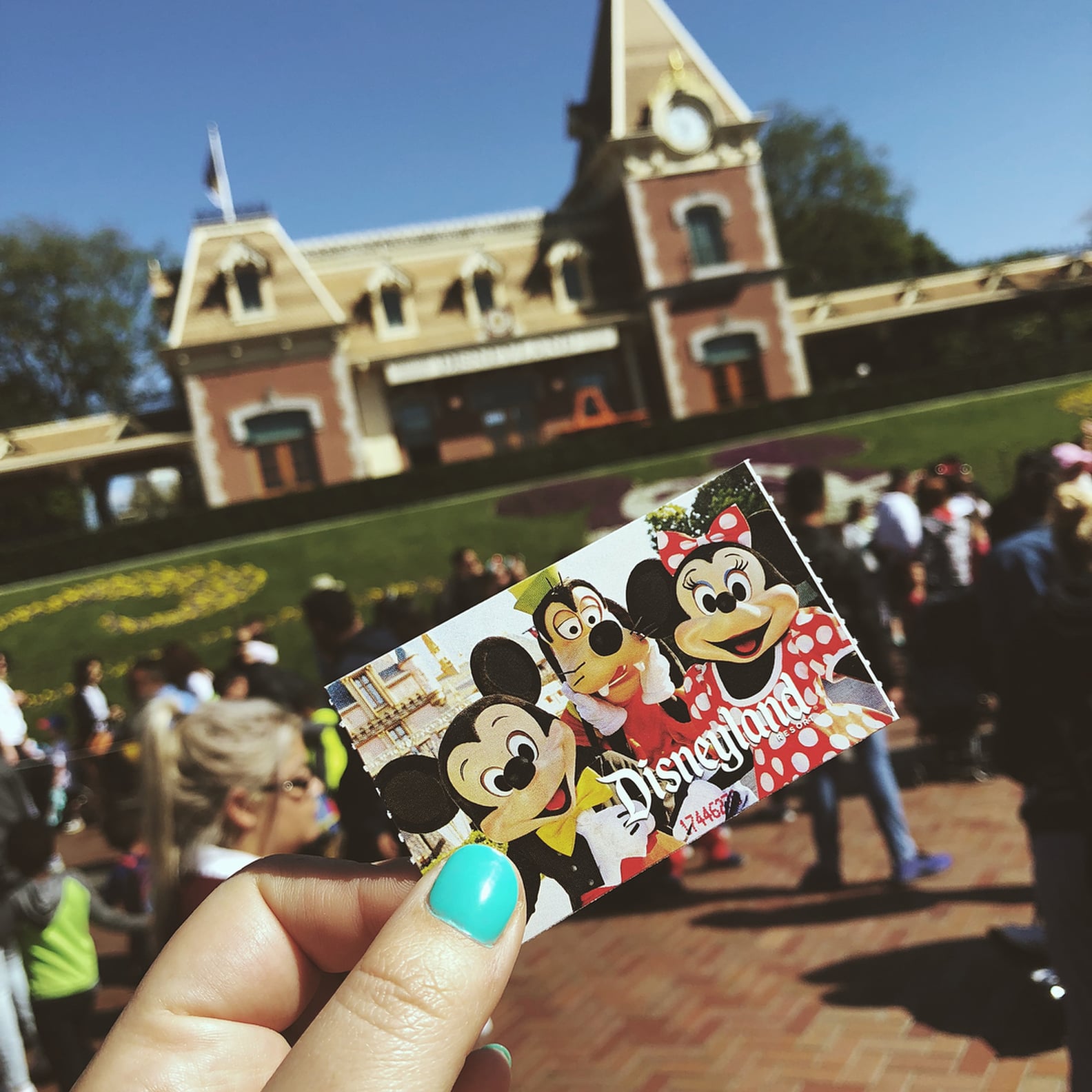 How to Have a Good Time at Disneyland During Spring Break | PS Smart Living