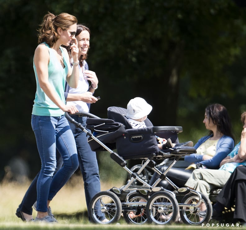Kate Middleton Pushing Prince George in a Stroller | PS Celebrity