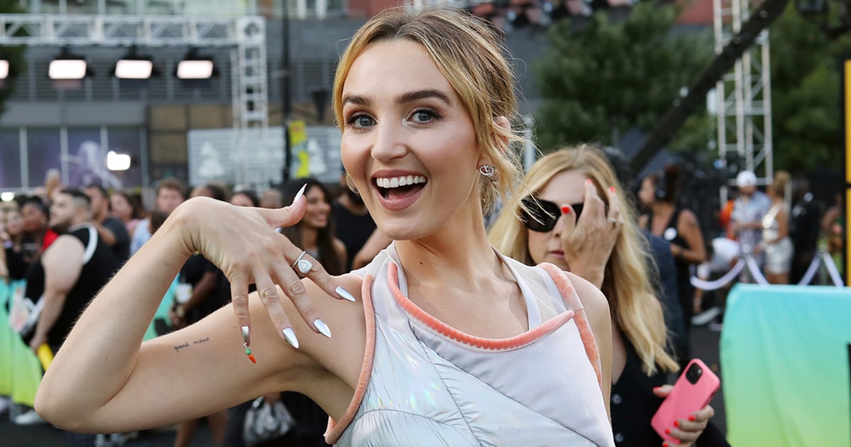 Chloe Fineman's MTV VMAs Dress | Photos | POPSUGAR Fashion