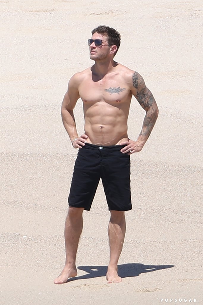 Shirtless Ryan Phillippe In Mexico Pictures 2018 Popsugar Celebrity