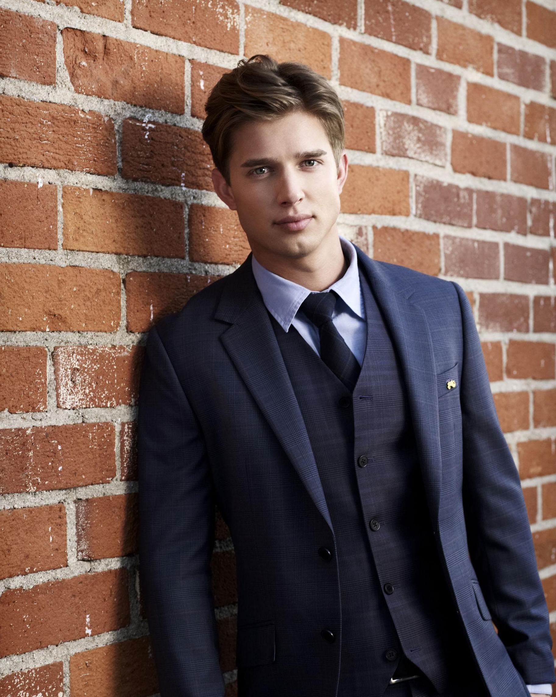 Drew Van Acker Pretty Little Liars Season 1