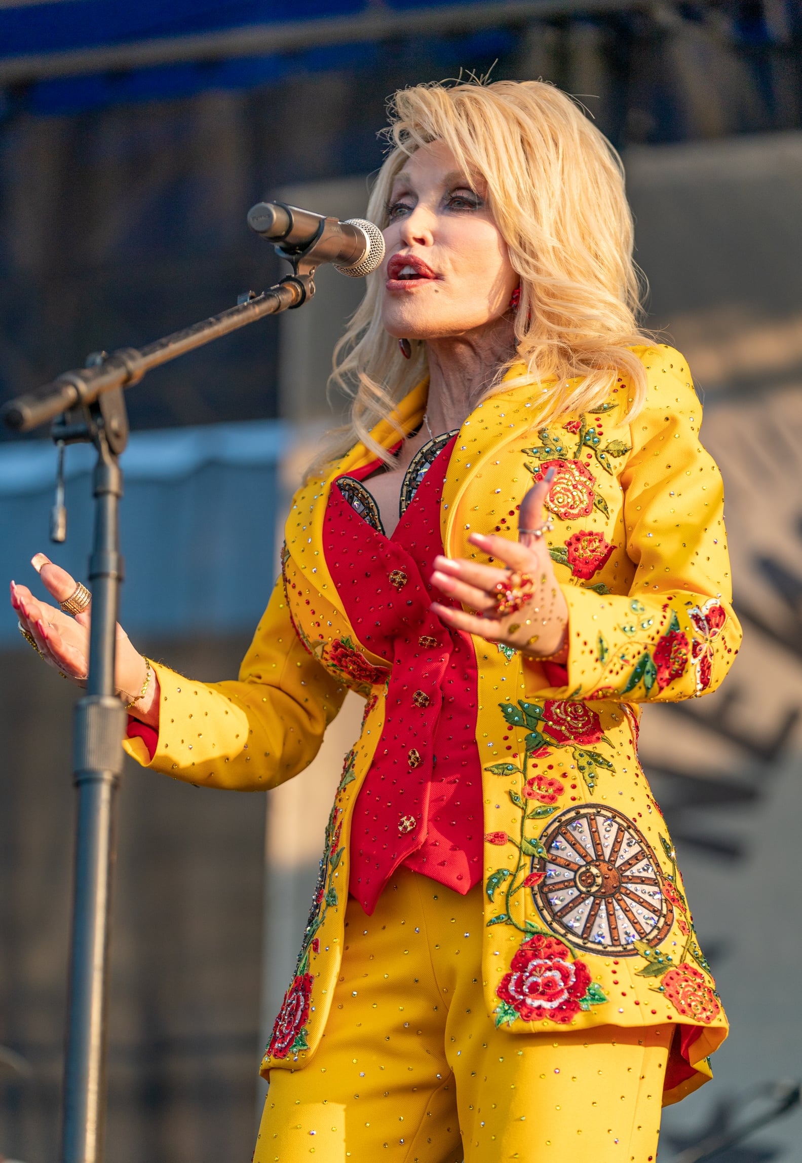 Dolly Parton Newport Folk Festival 2019 Performance Video | POPSUGAR ...