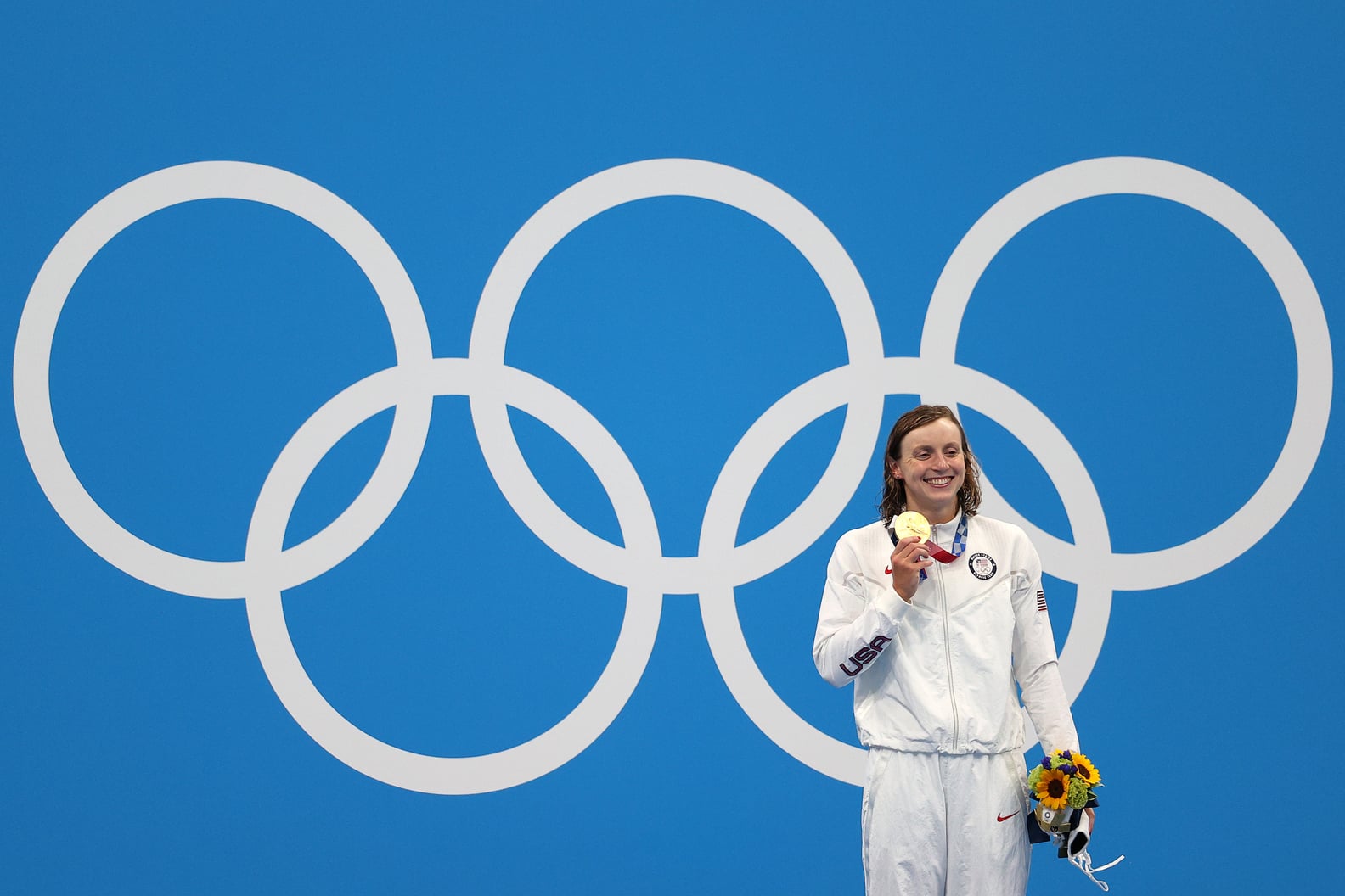 Katie Ledecky Makes History, Wins Gold in 1500m Freestyle | POPSUGAR ...