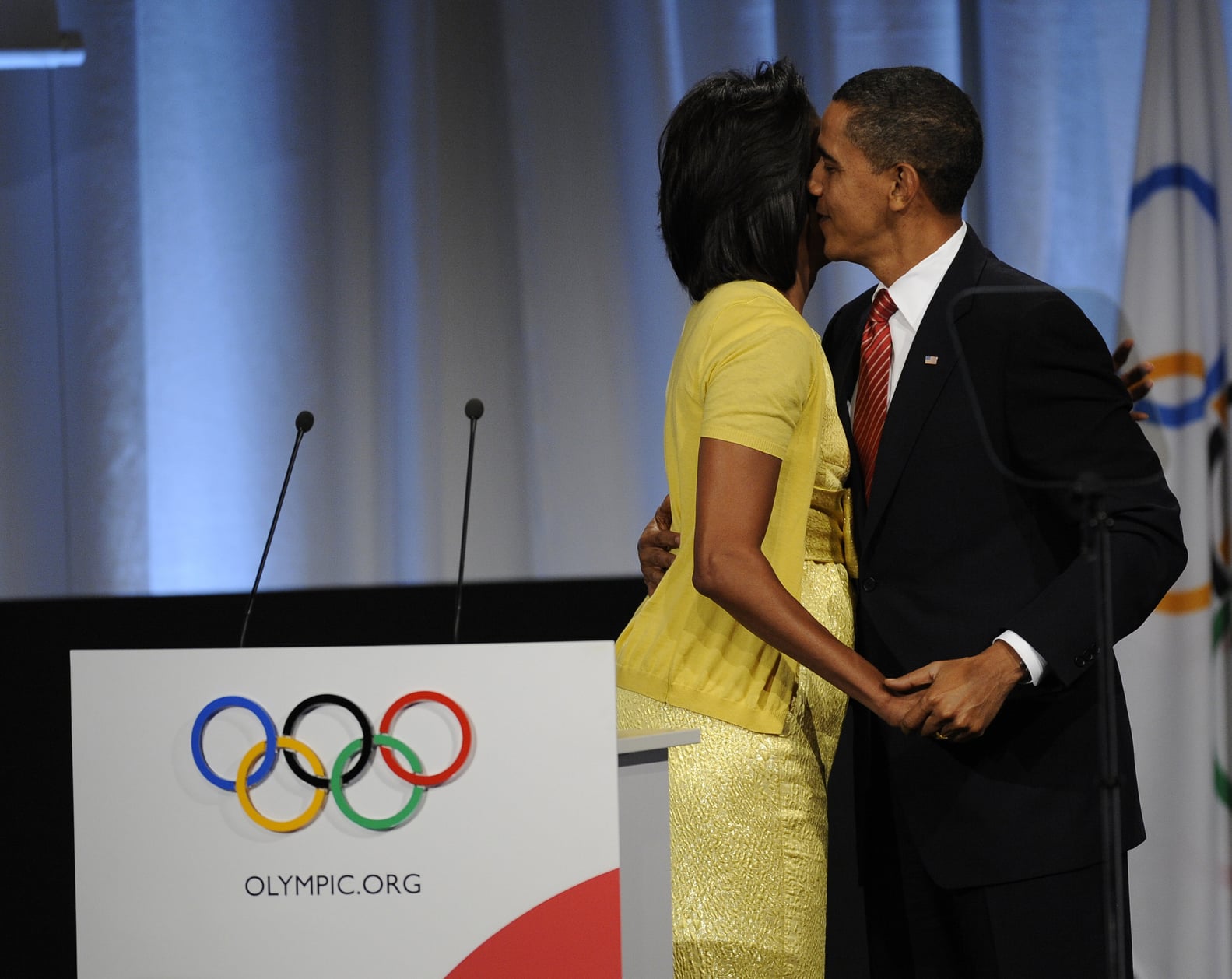 Barack and Michelle Obama Cute Couple Pictures | PS Celebrity