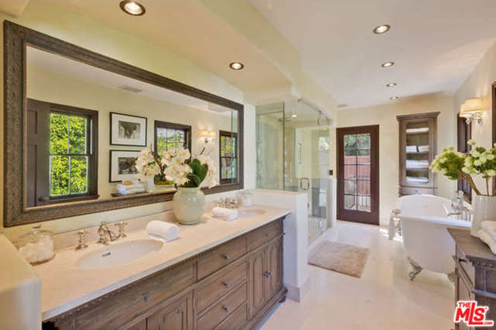 Charlie Hunnam Buys New House in Los Angeles | PS Home