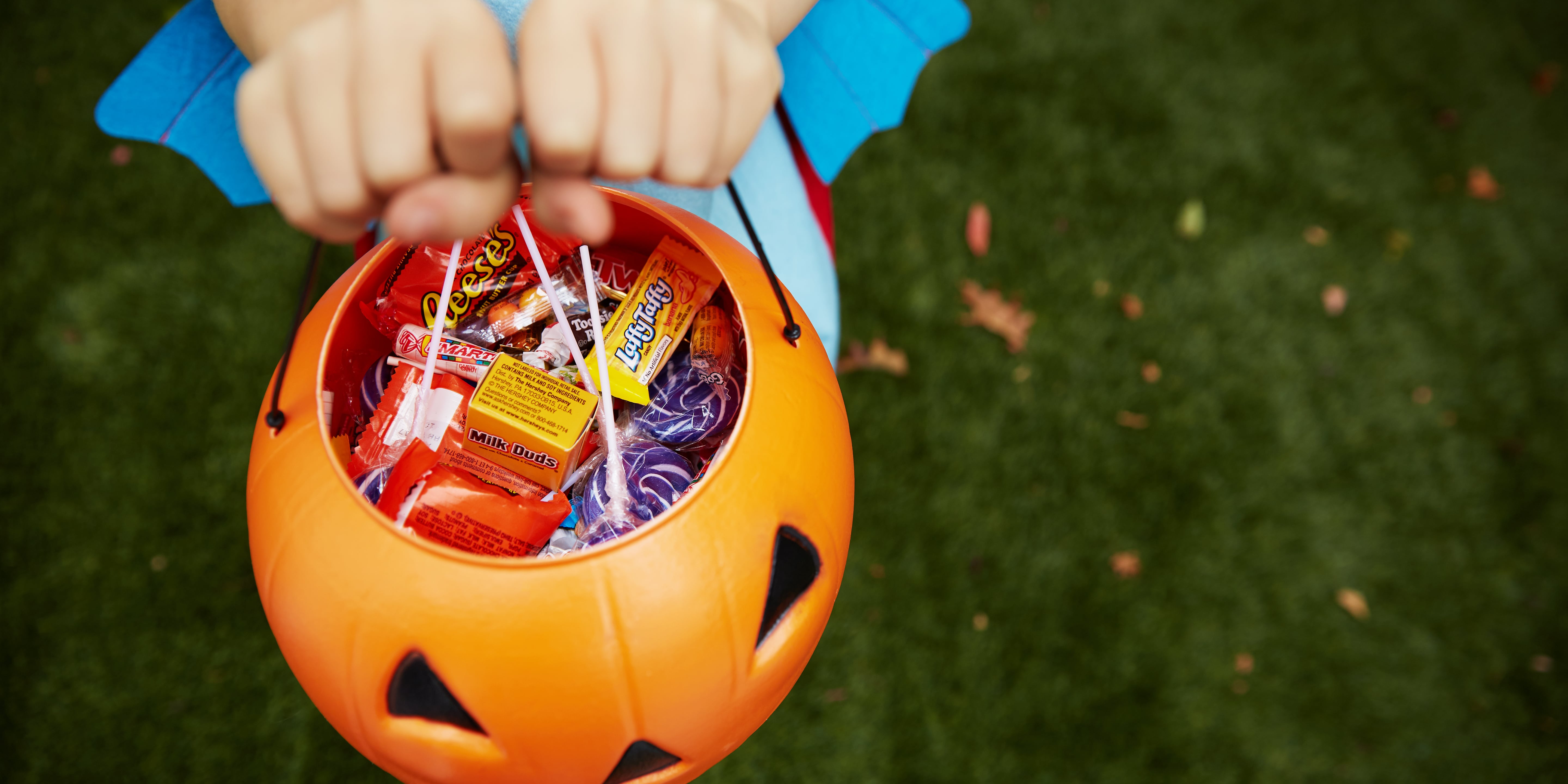 Why I'm Letting My Child Trick-or-Treat Without a Parent | POPSUGAR Family