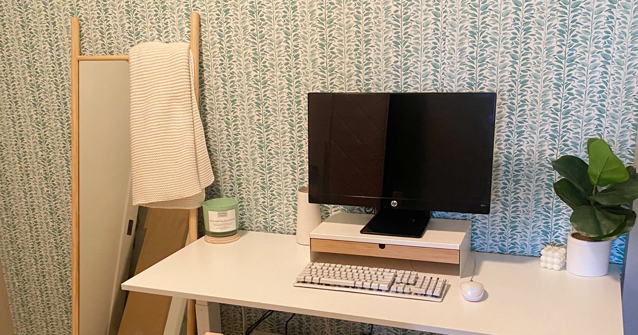 Threshold Vine Stripe Peel & Stick Wallpaper I Editor Review | PS Home