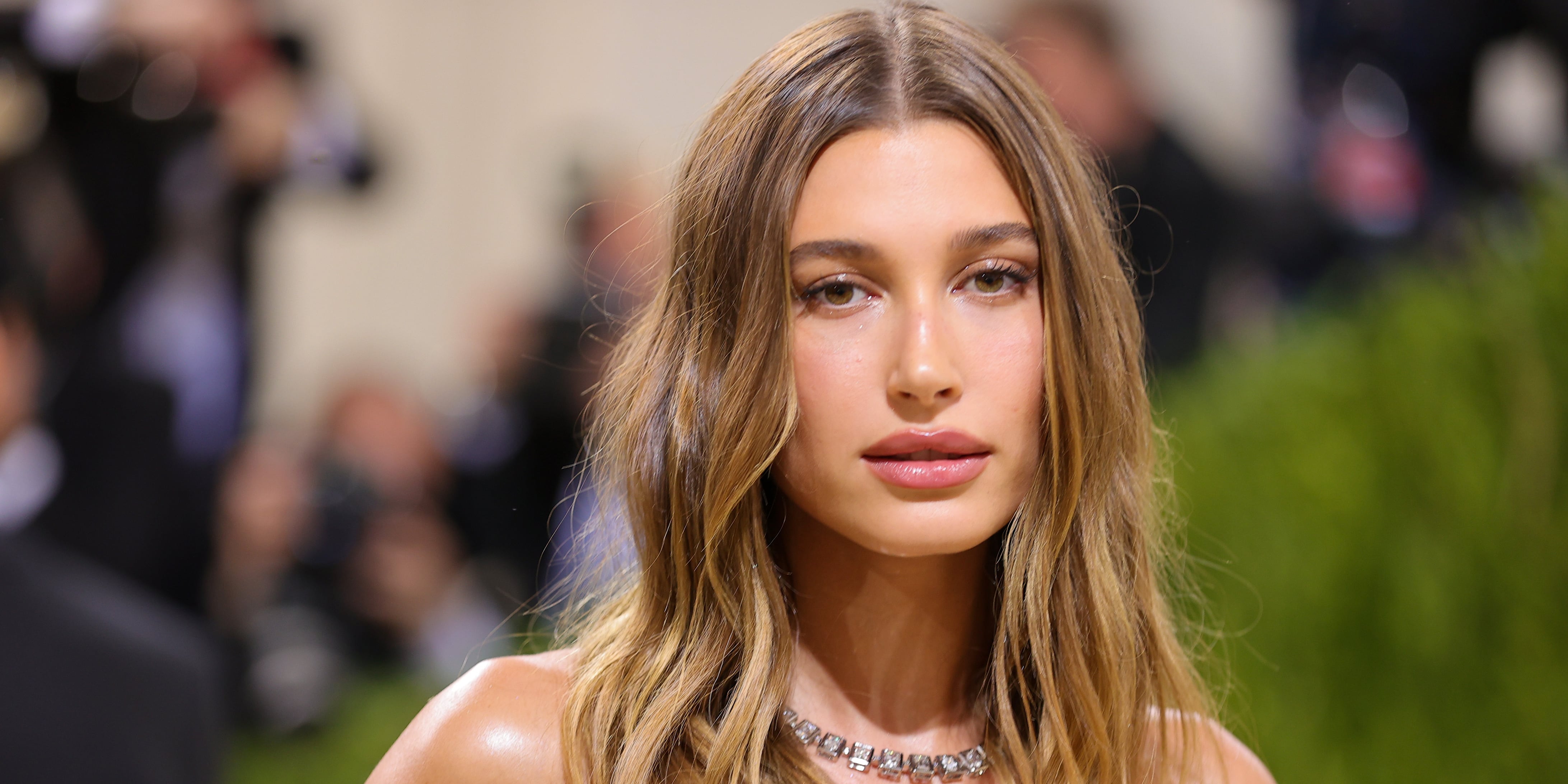 Hailey Bieber Debuted a Mushroom Brown Hair Color | POPSUGAR Beauty