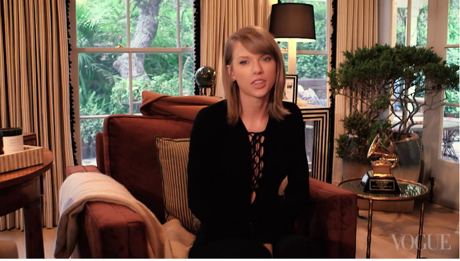 Vogue Tours Taylor Swift's LA Home | PS Home