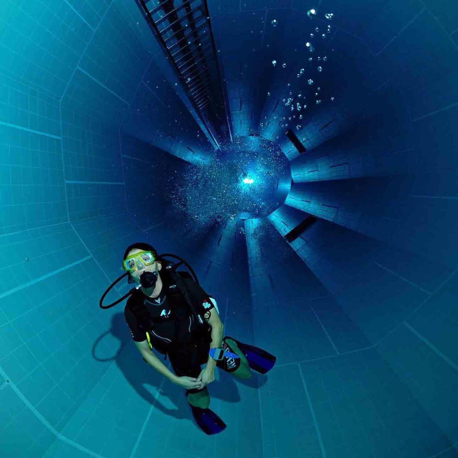 Where Is the World's Deepest Swimming Pool? | PS Smart Living