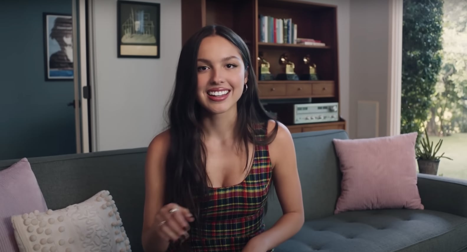 Olivia Rodrigo Gives A Tour Of Her Spacious House Ps Home