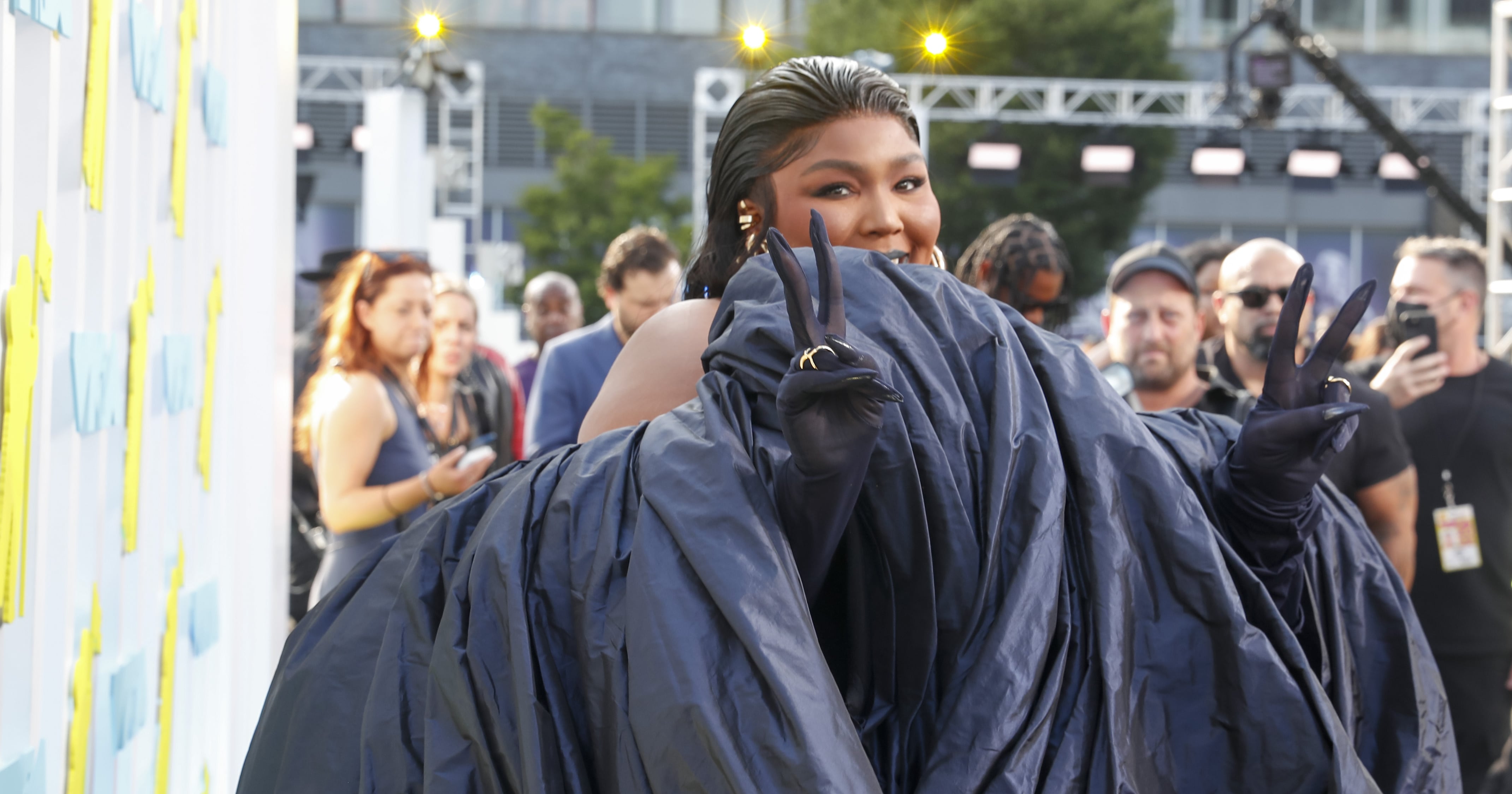 Lizzos Jean Paul Gaultier Dress At The Mtv Vmas 2022 Popsugar Fashion