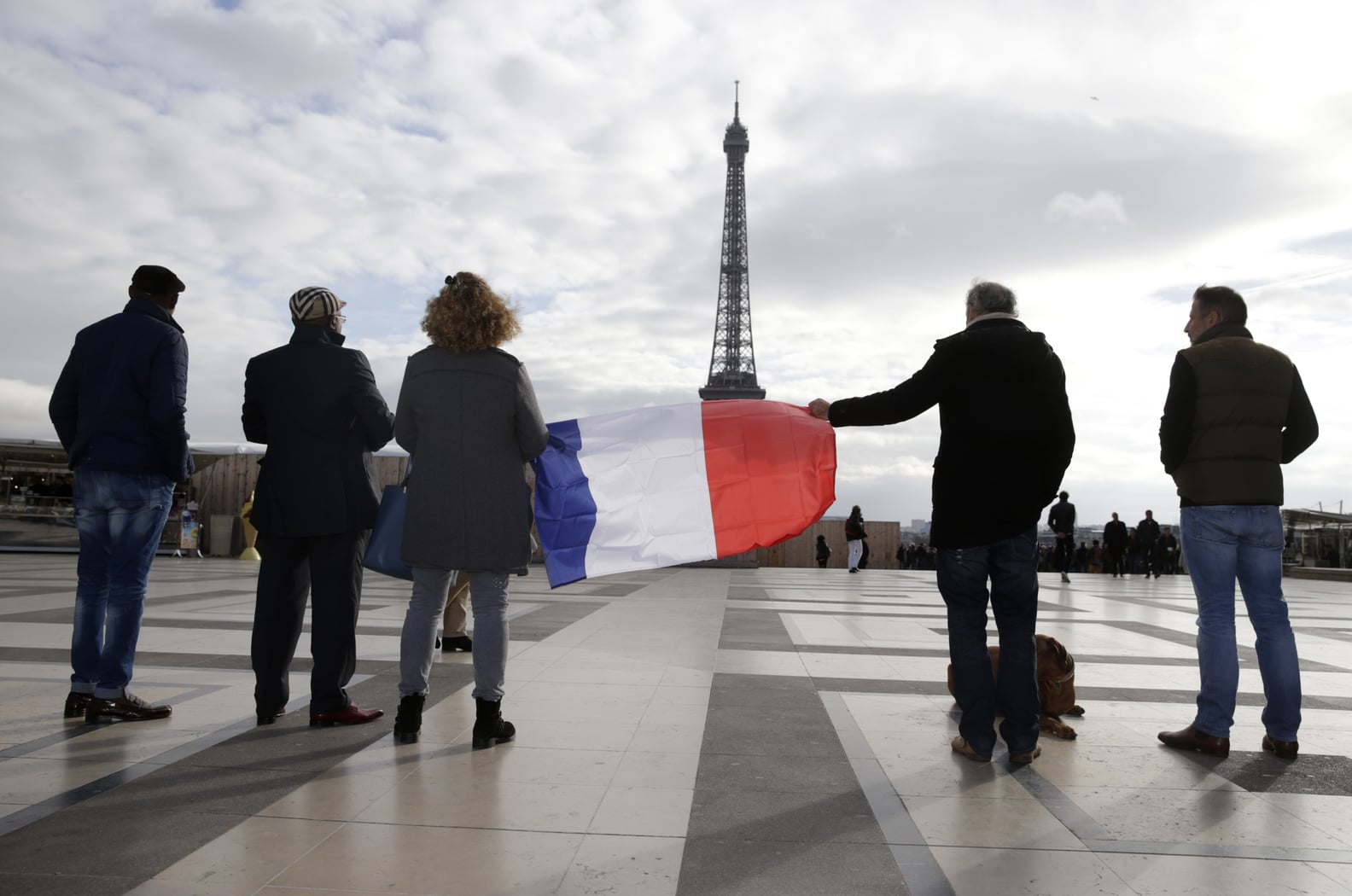 Pictures of Mourning After Paris Attacks November 2015 | PS Celebrity