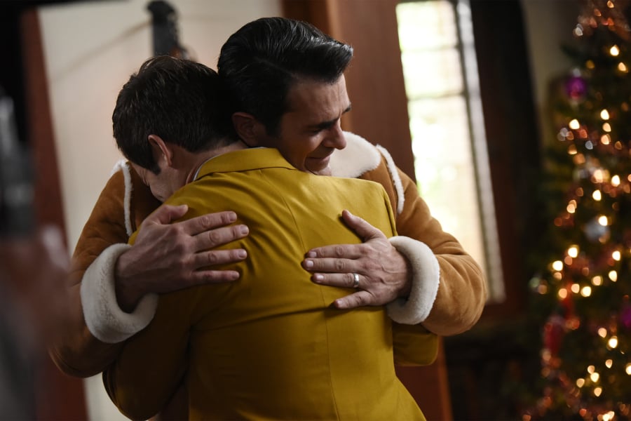 Modern Family Season 7 Christmas Pictures | POPSUGAR Entertainment