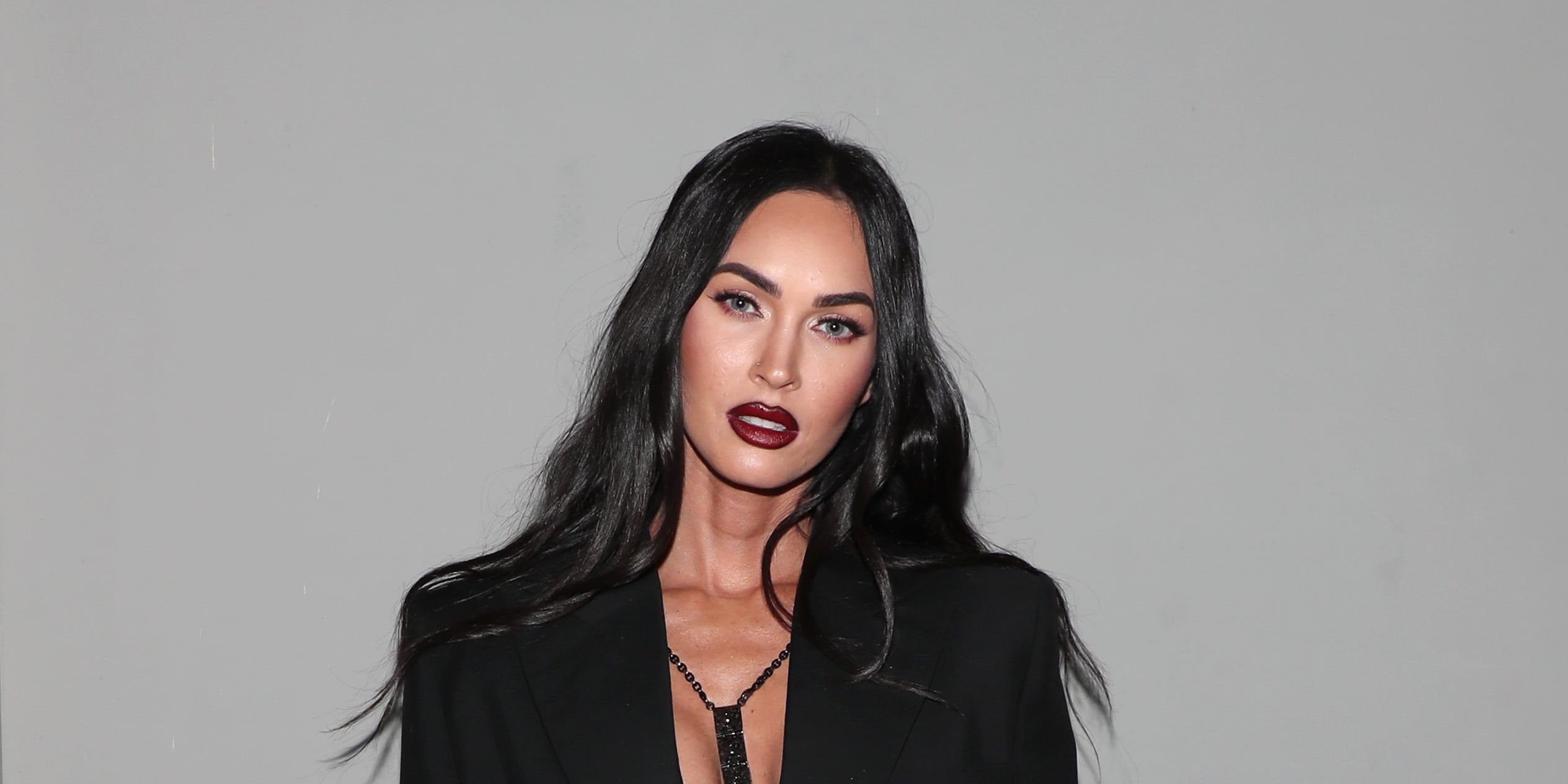 Megan Fox's Matching Monochrome Eyeshadow and Nails | PS Beauty