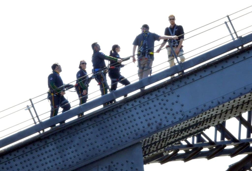 Prince Harry Comforts a Military Widow in Australia 2018 | POPSUGAR ...