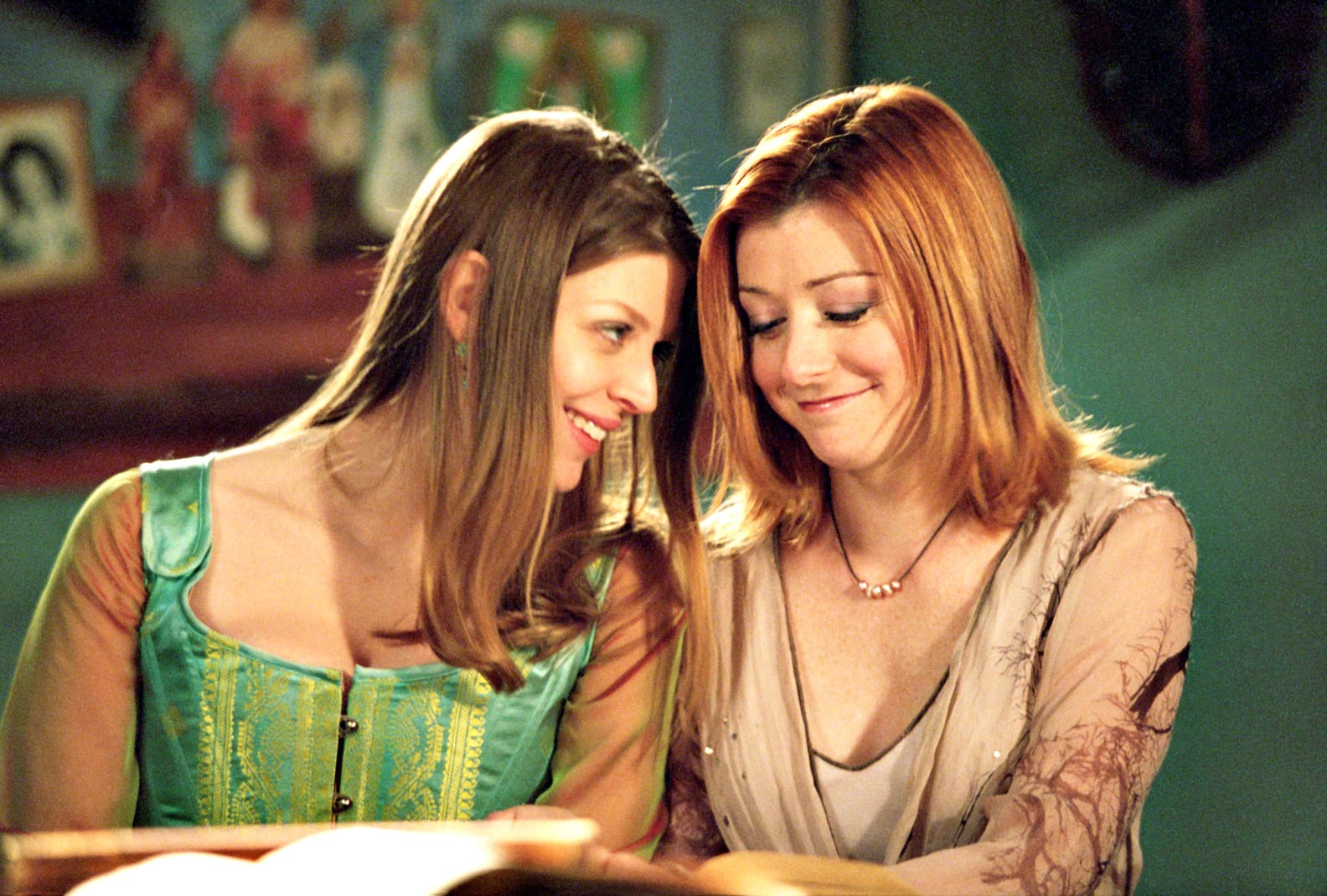 See 43 Famous TV Couples' First Kisses | PS Entertainment