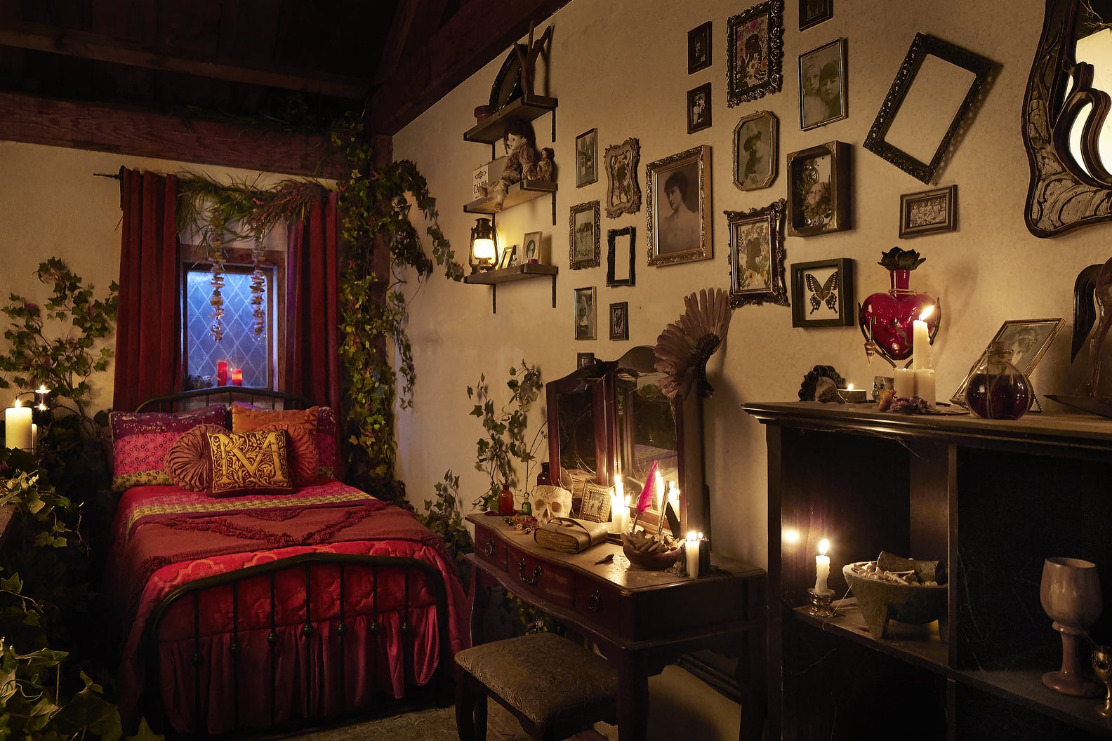 You Can Now Rent the House From Hocus Pocus on Airbnb | PS Entertainment