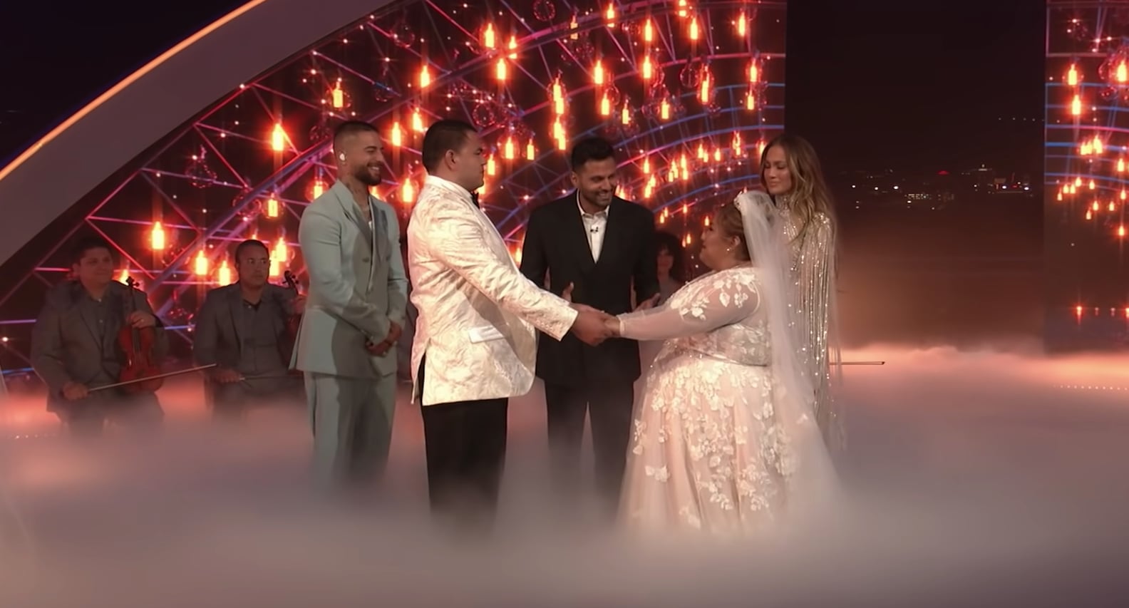 4 Couples Get Married at Jennifer Lopez, Maluma Concert | PS Entertainment