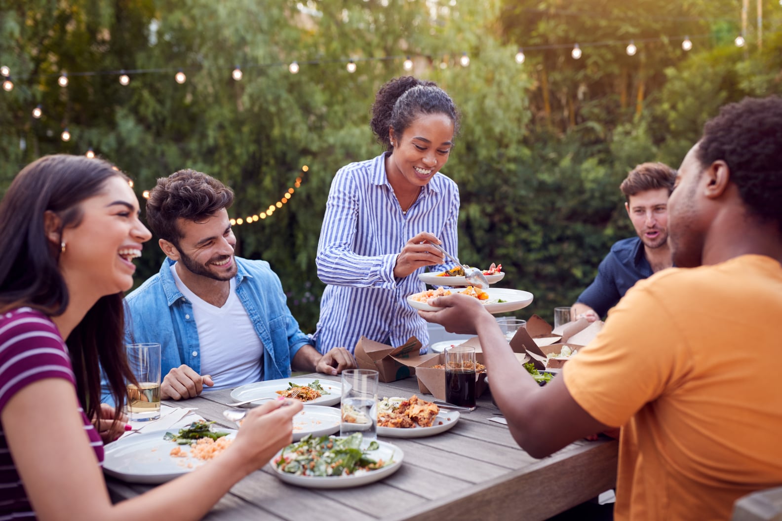 How to Create Meaningful Connections at Dinner Parties | PS Smart Living