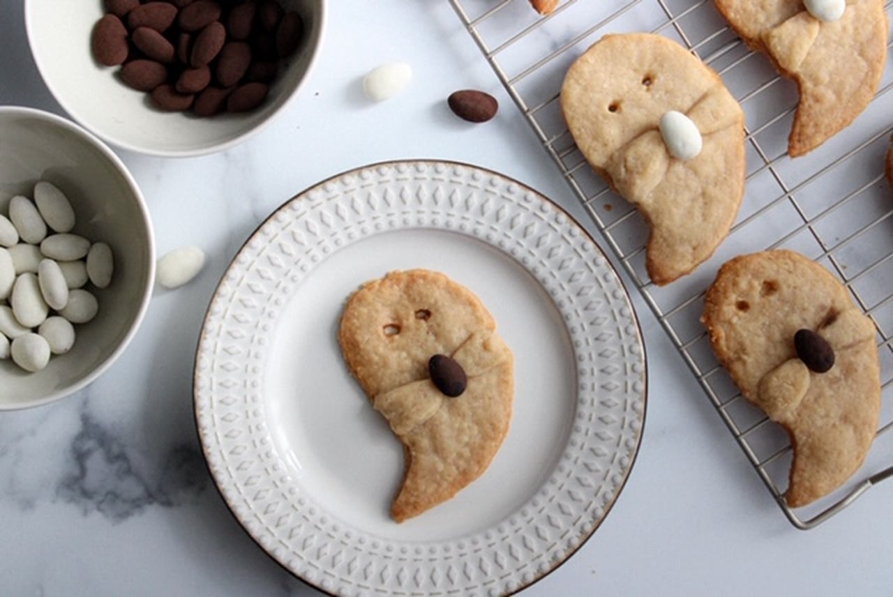 These Shortbread Ghost Cookies Are So Cute For Halloween | PS Food
