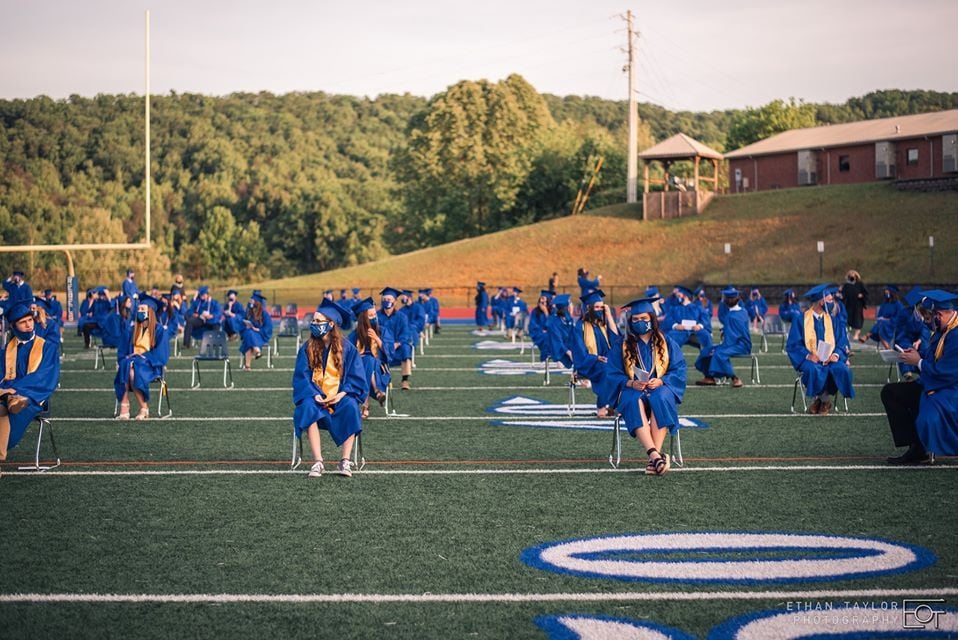 High School Graduation Photos With Social Distancing | POPSUGAR Family