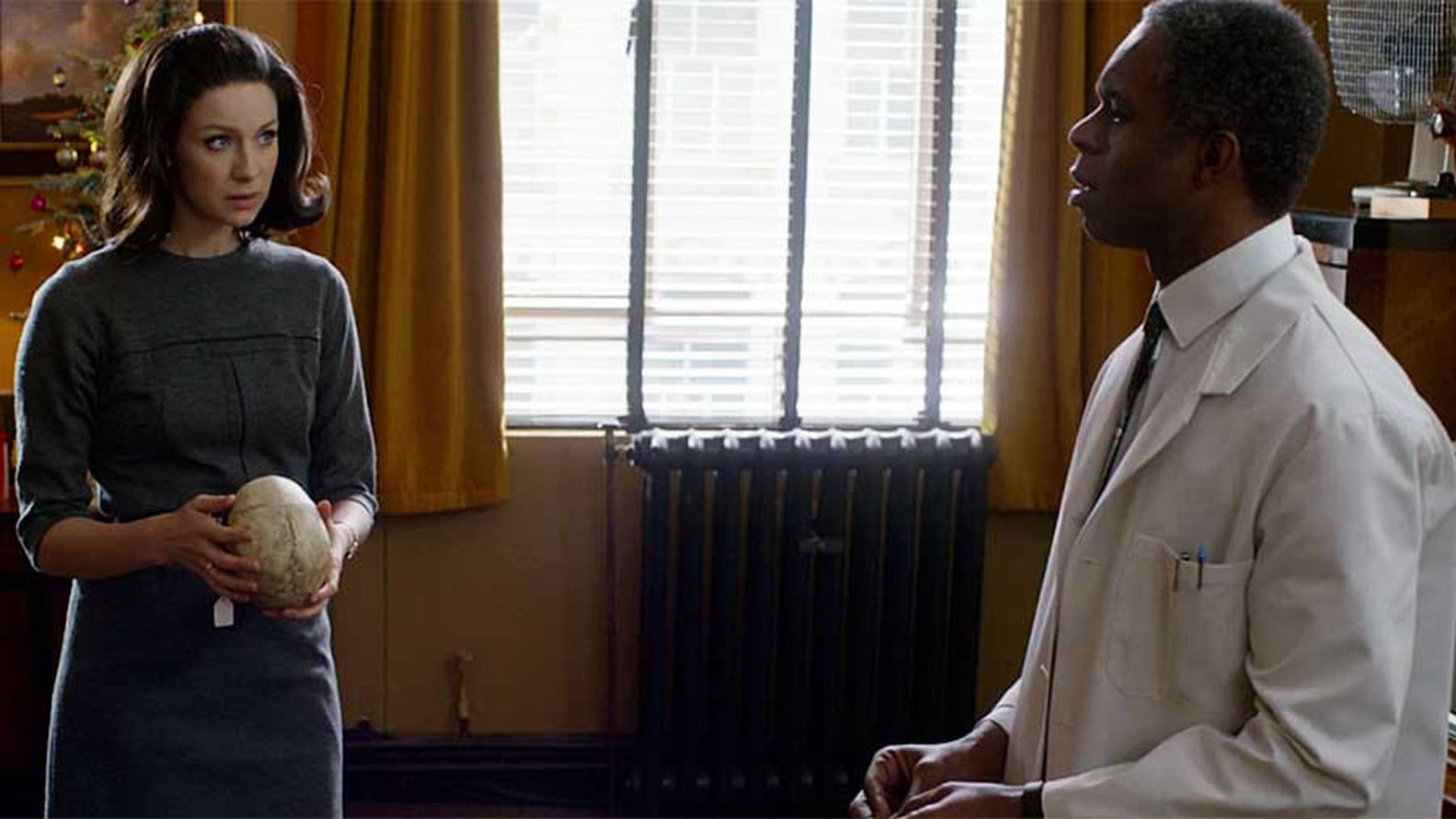 Why Does Claire Flash Back to Boston on Outlander? | PS Entertainment