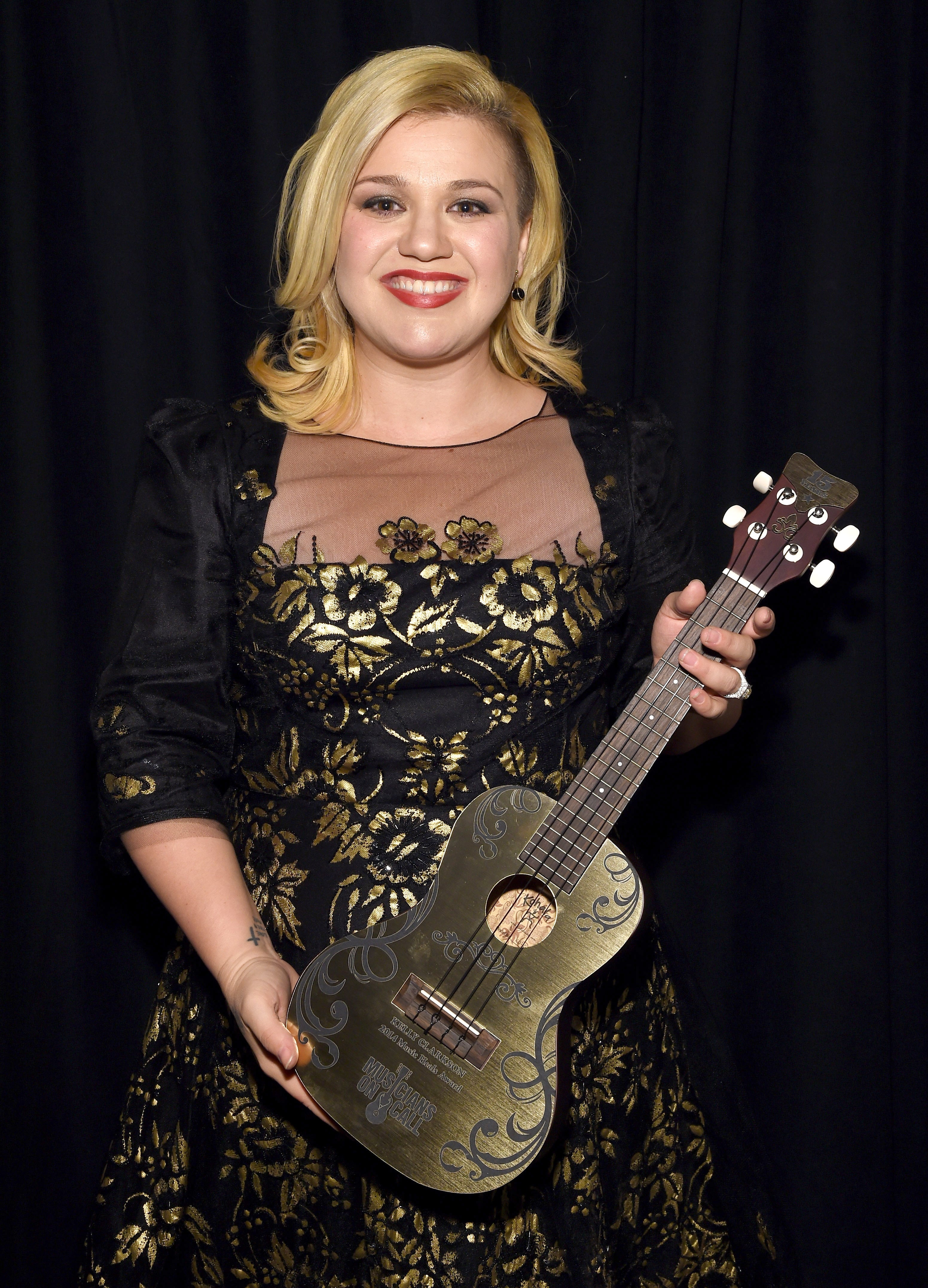 Kelly Clarkson Baby Guitar