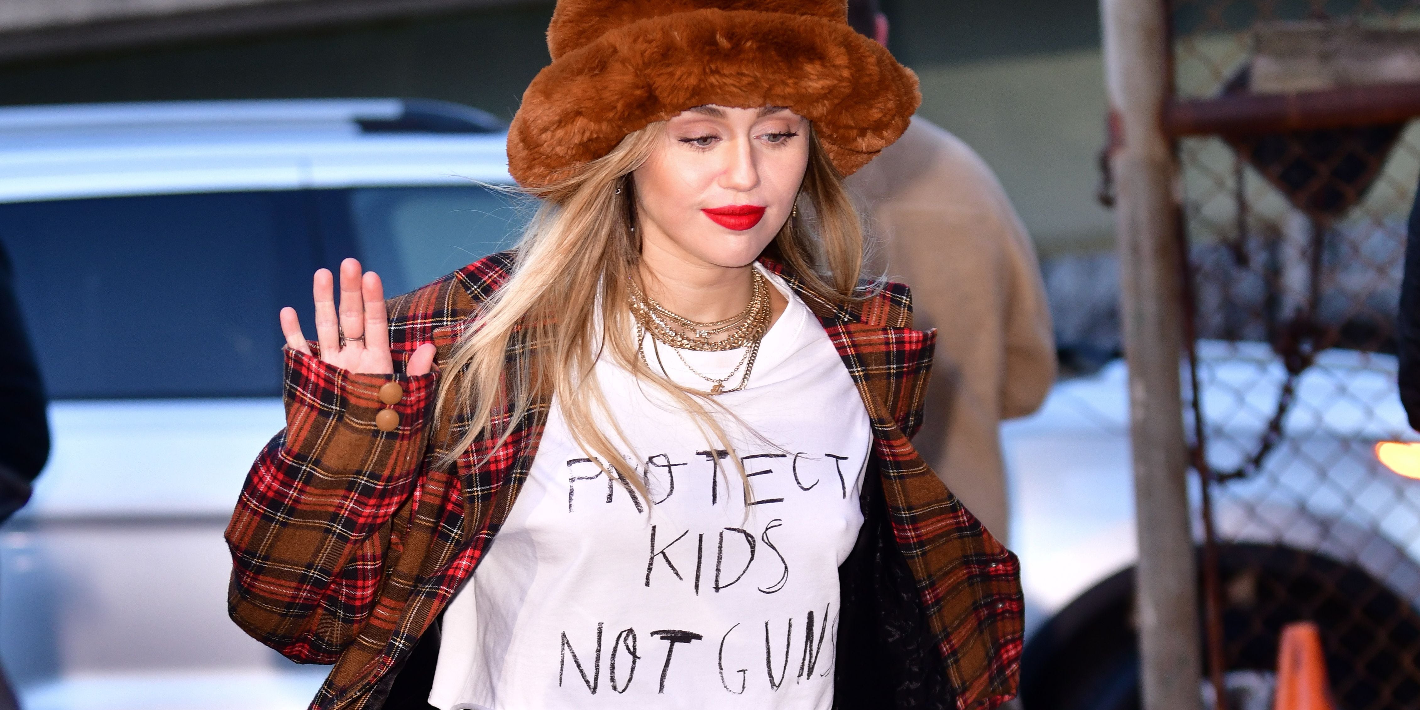 Miley Cyrus "Protect Kids Not Guns" T-Shirt December 2018 | PS Fashion