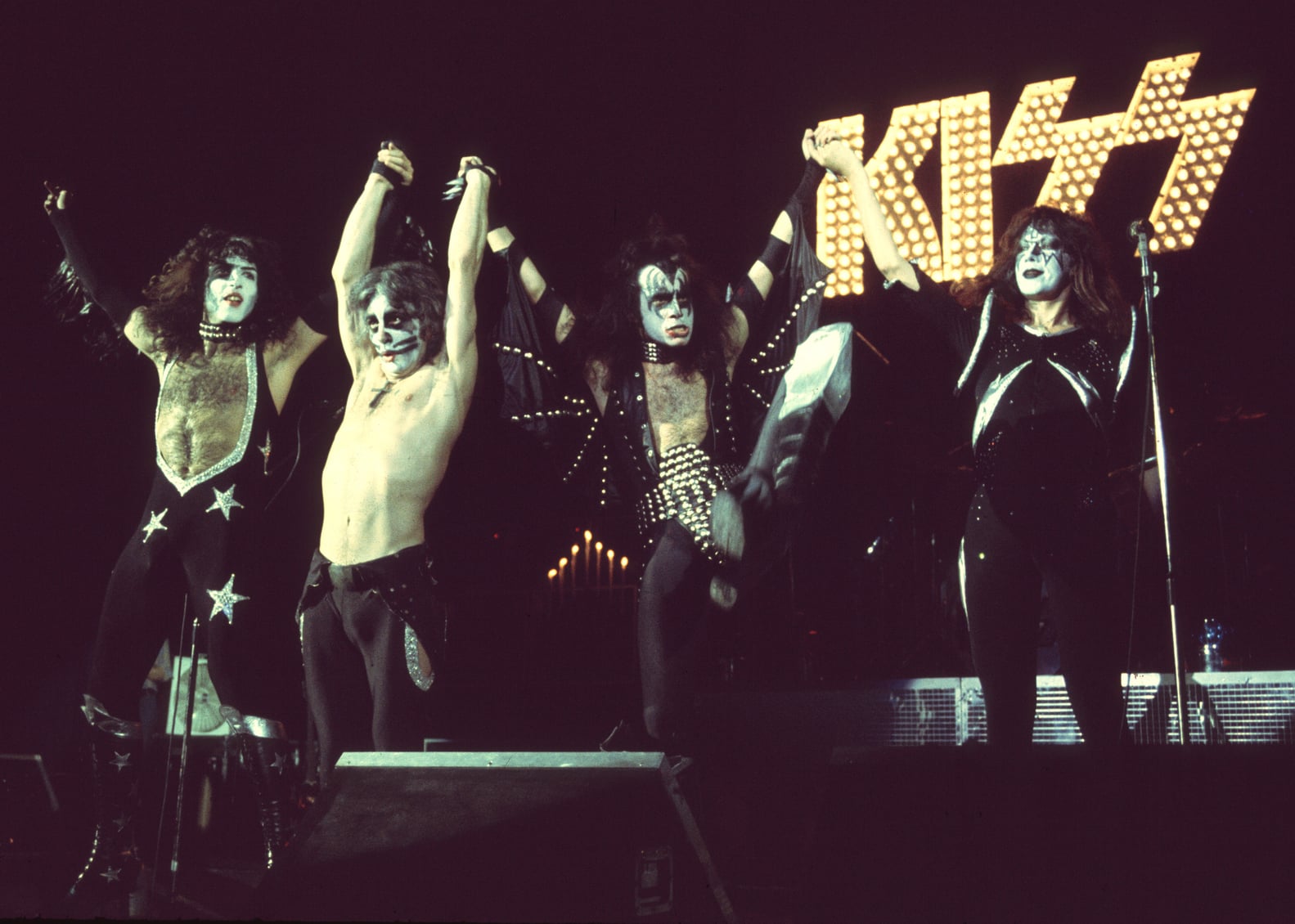 32 Iconic Musician Halloween Costume Ideas | PS Celebrity