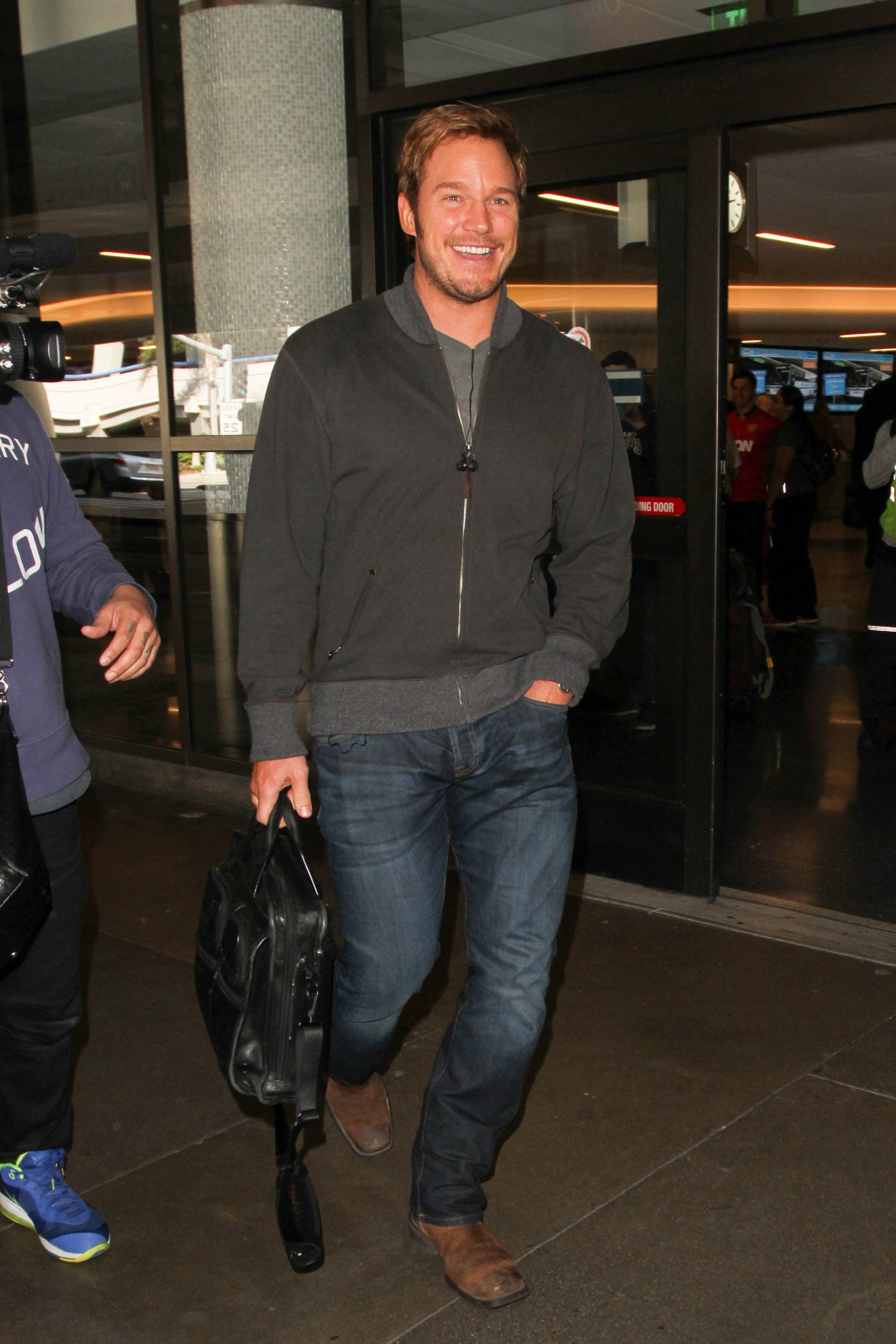 Chris Pratt Out in LA February 2016 | PS Celebrity