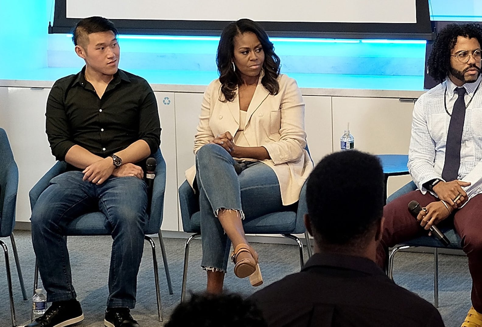 Michelle Obama Wearing Jeans and a Blazer | PS Fashion