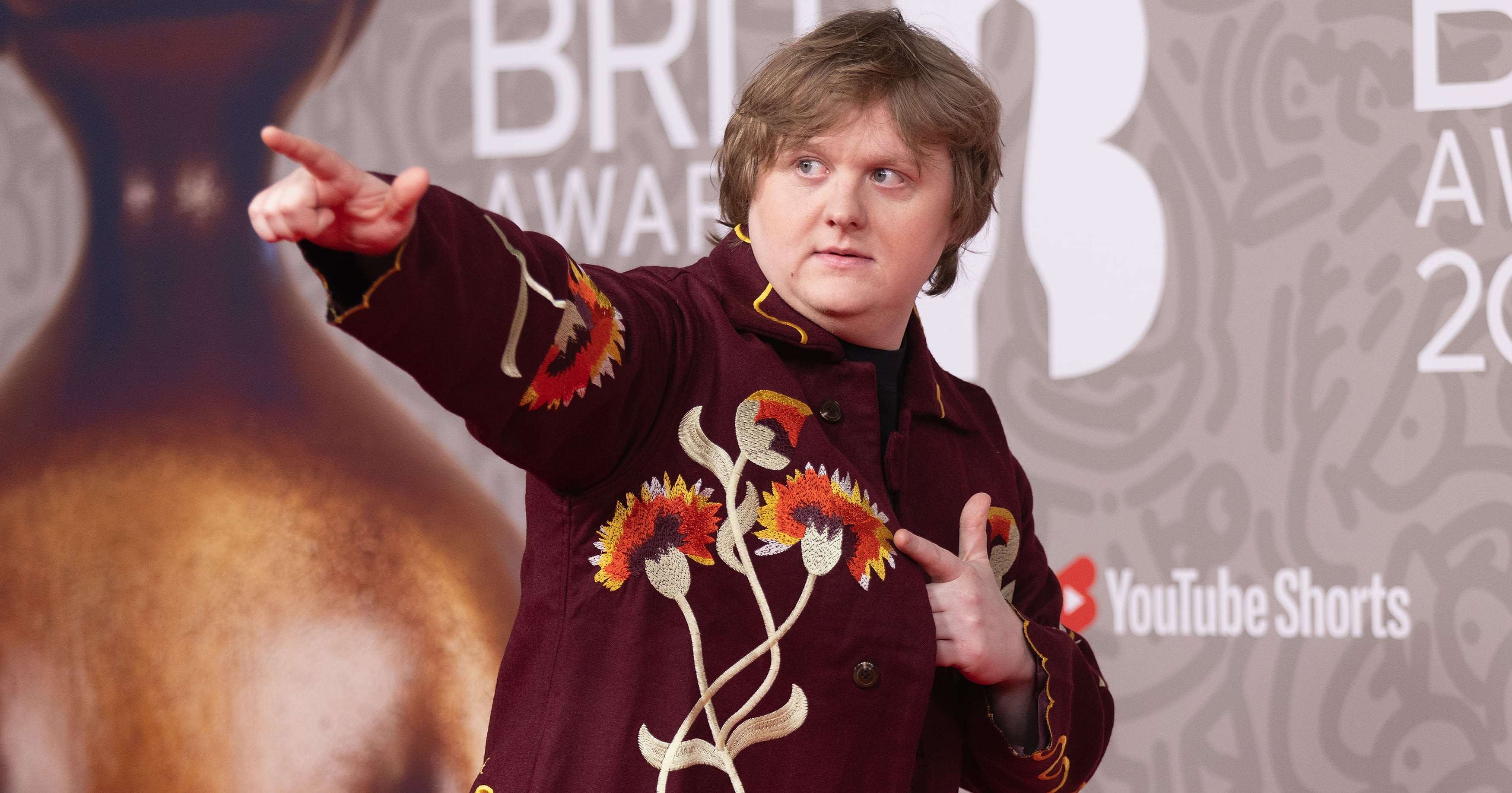 Lewis Capaldi Wears Cowboy Outfit for US Tour | PS UK Celebrity