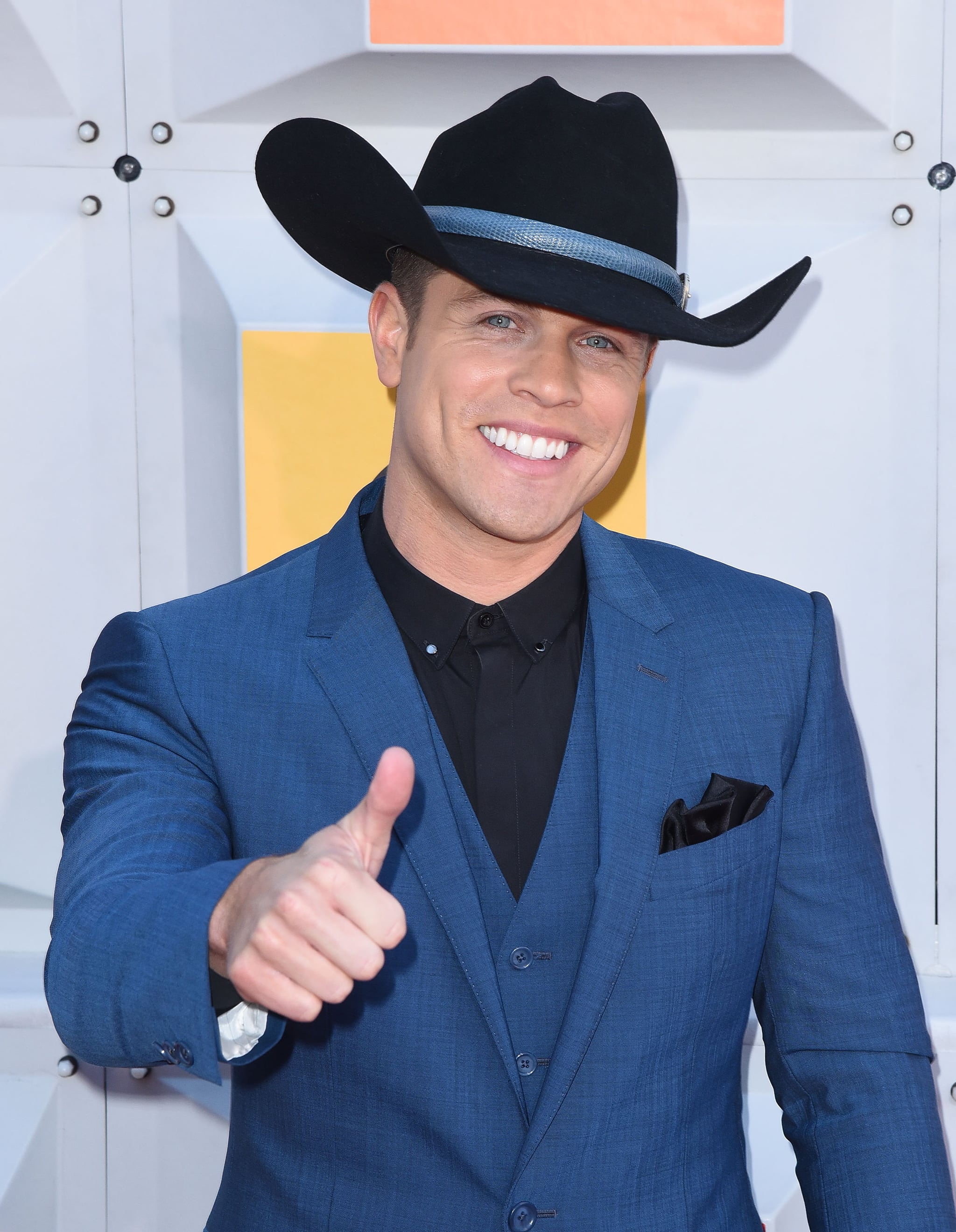 Dustin Lynch Shirtless