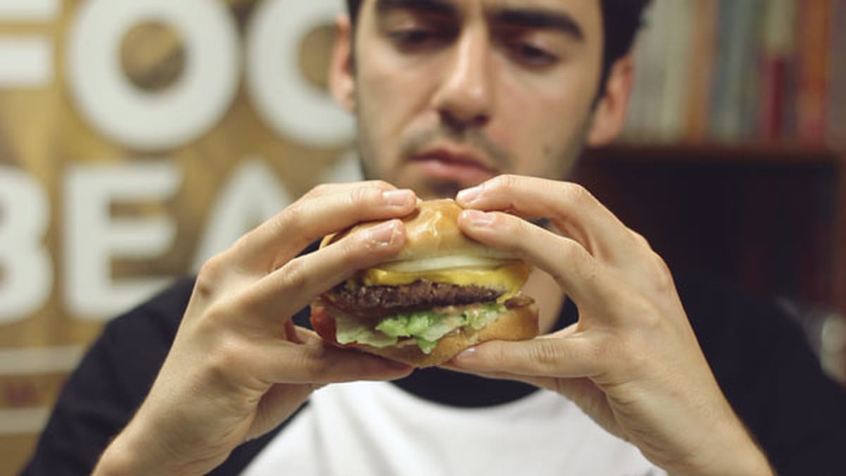 How to Eat a Burger the Right Way | PS Food