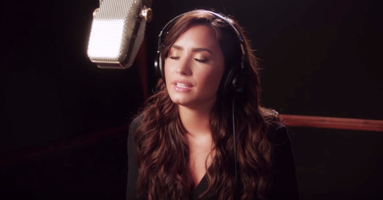 Demi Lovato Sings "Silent Night" | POPSUGAR Entertainment