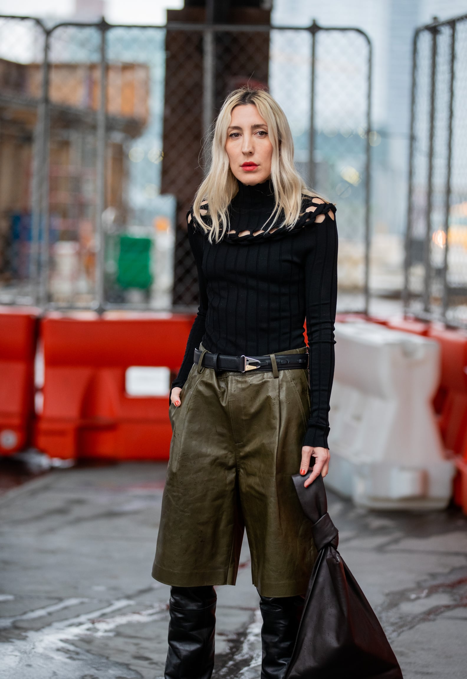 How to Wear Bermuda Shorts With Boots | PS Fashion