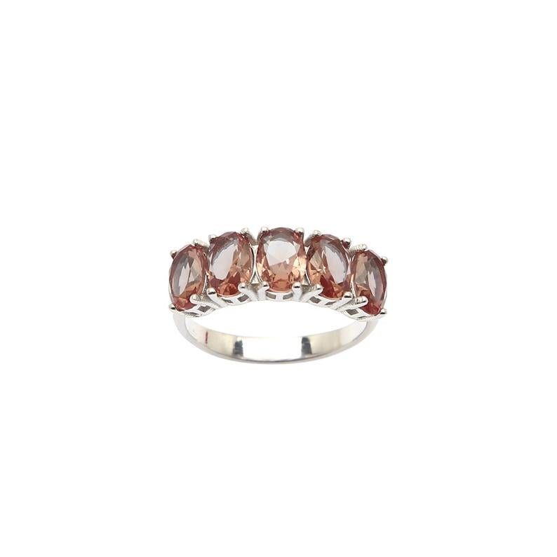 A Zultanite Engagement Ring Changes Colours Before Your Eyes | POPSUGAR ...
