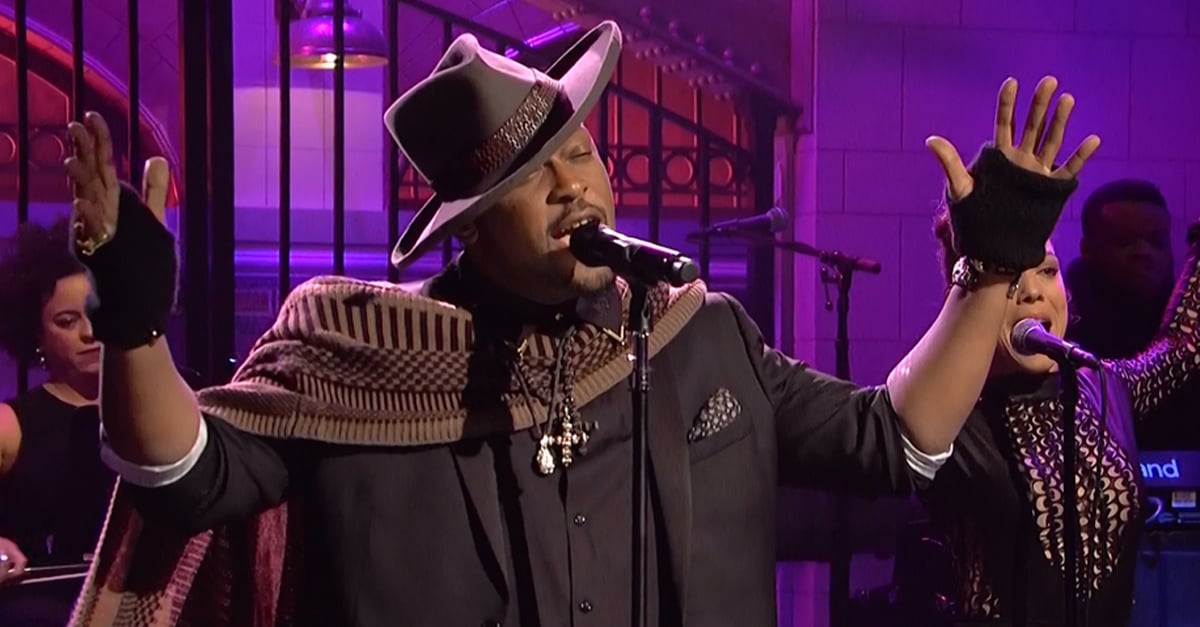 D'Angelo Performs on Saturday Night Live | Video | POPSUGAR Entertainment