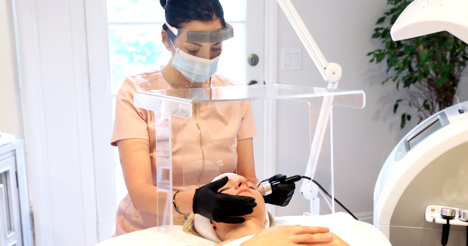 Touchless Facials Are the Answer to Spa Treatments in 2021 | POPSUGAR ...