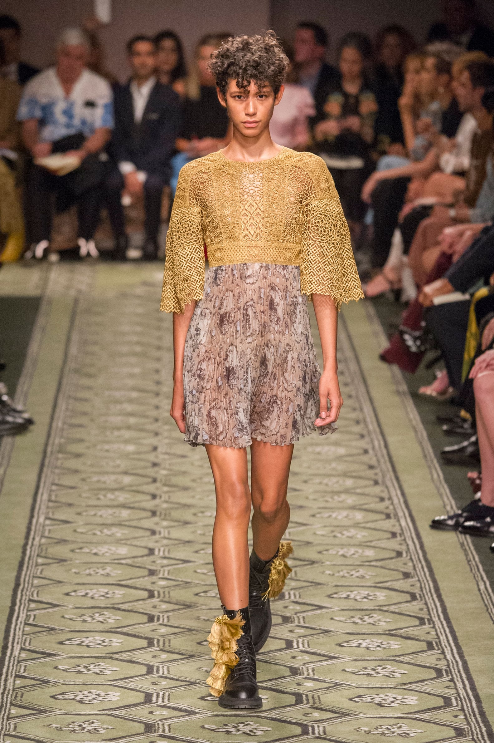 Burberry Runway Show September 2016 | PS Fashion