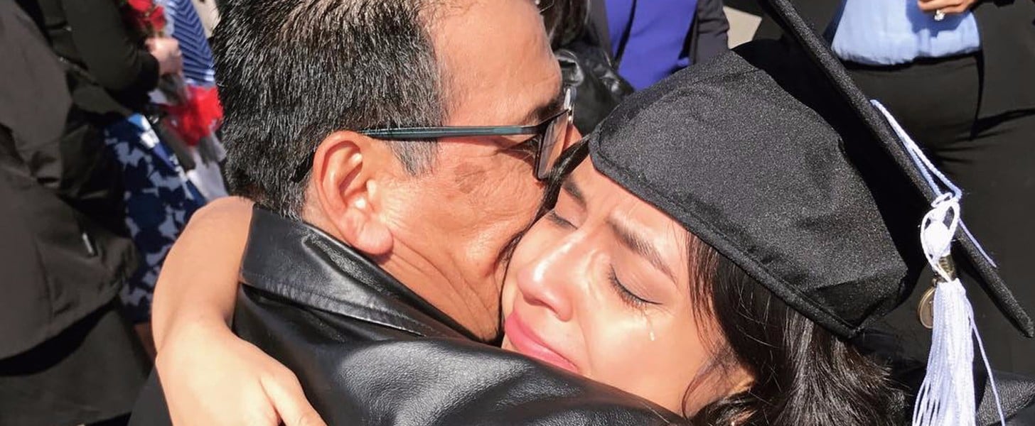 Picture of Indiana University Graduate Crying With Her Dad | PS Latina