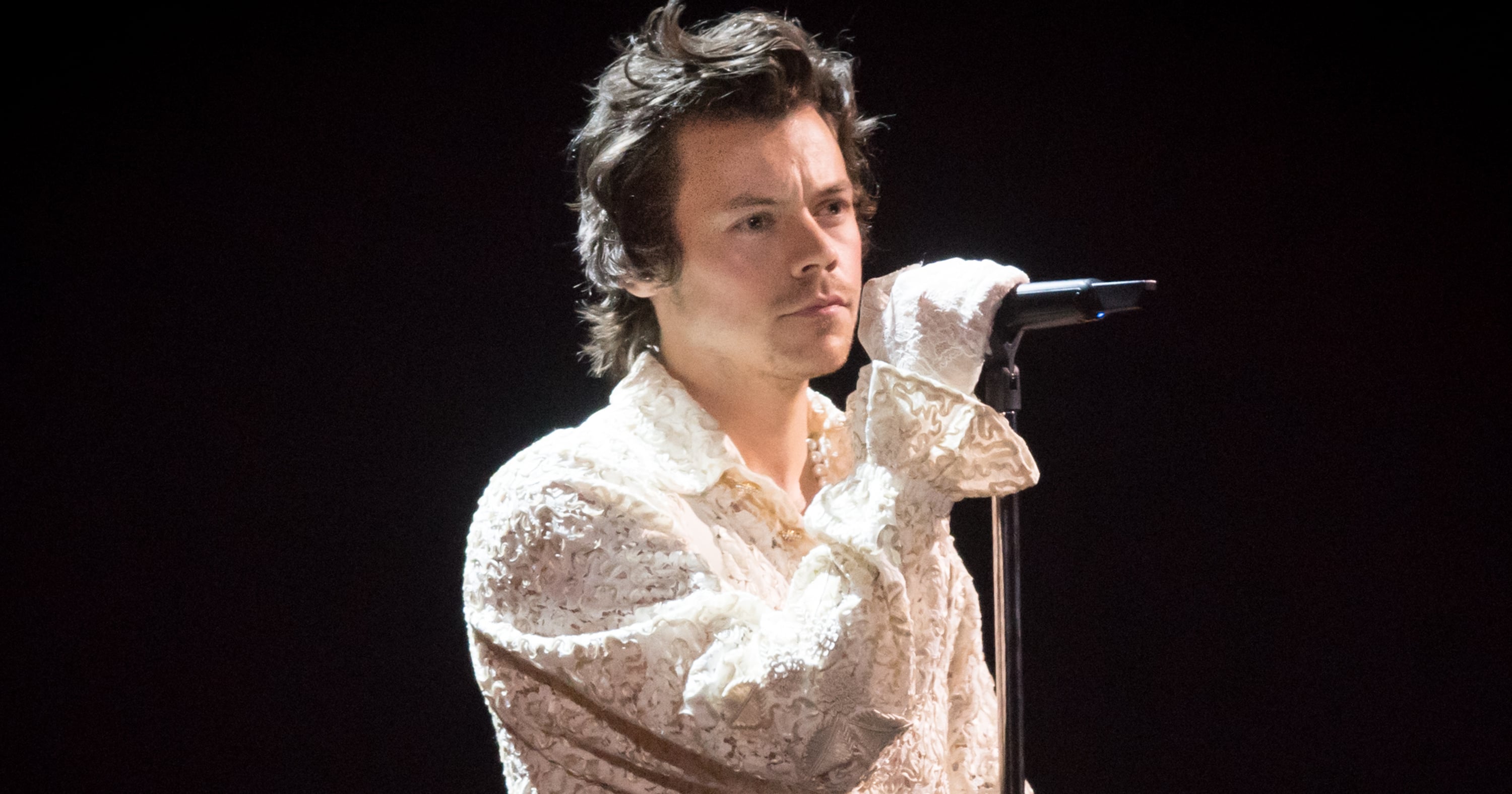 Harry Styles's Harry's House Album Cover Outfit Is Chic | POPSUGAR Fashion