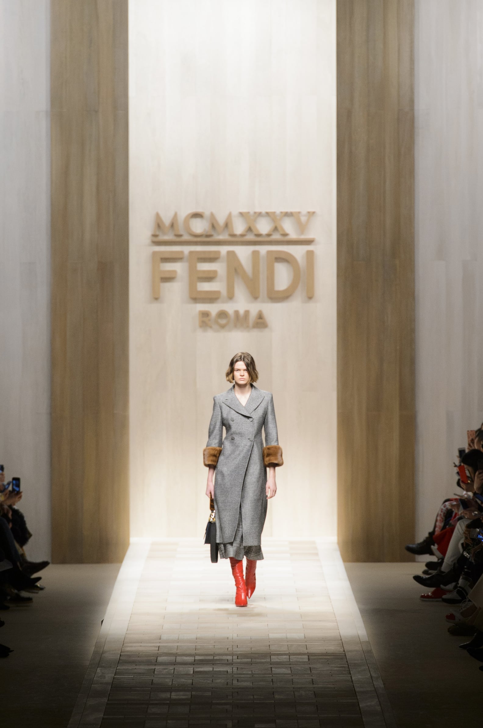 Fendi Fall 2017 Runway Show | PS Fashion