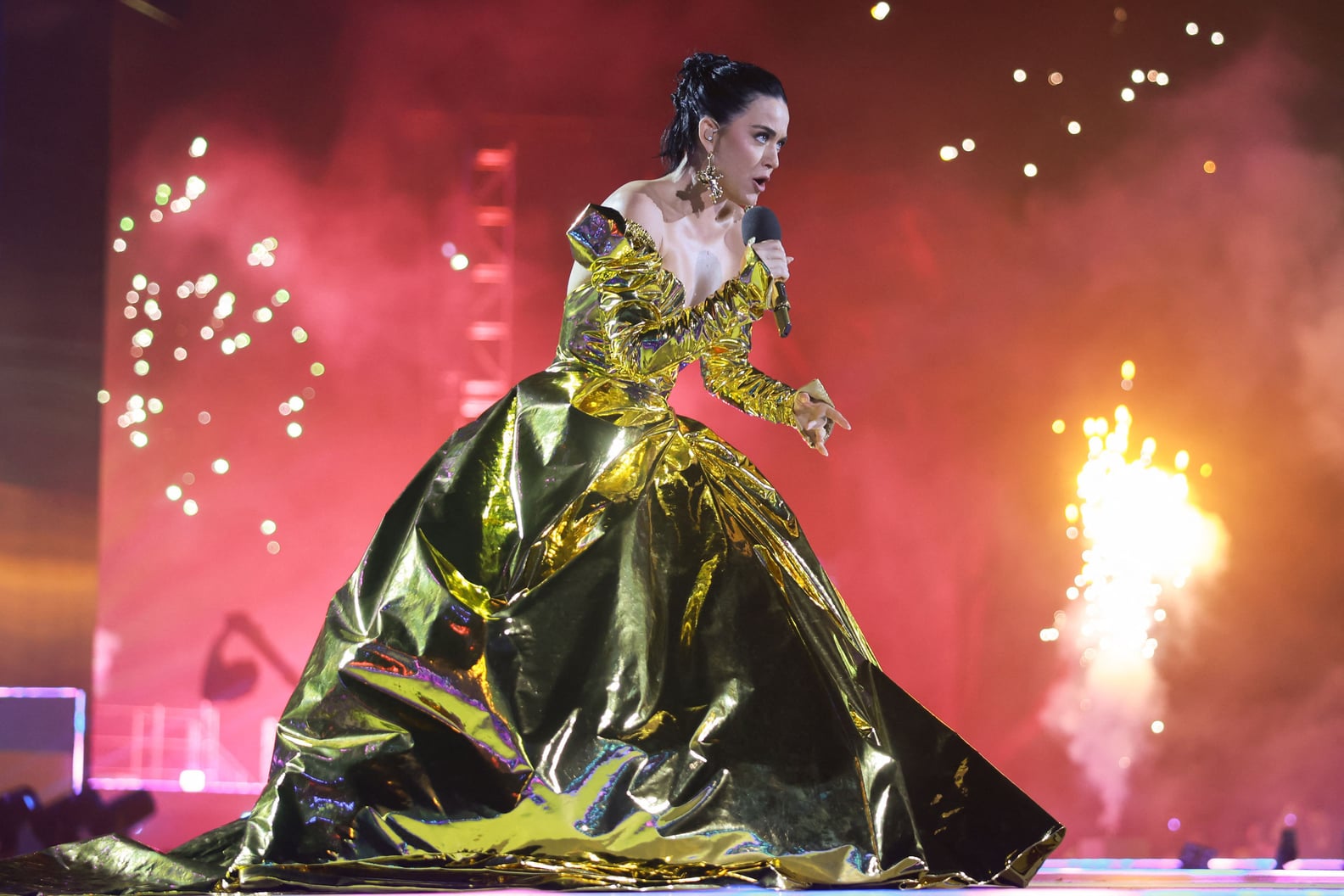 Katy Perry Stuns in Gold Dress at King's Coronation Concert | PS Fashion