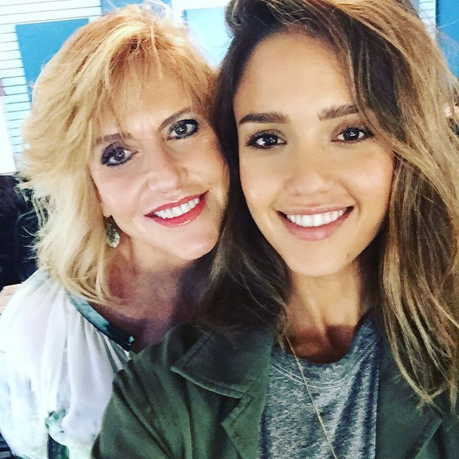Jessica Alba Selfie With Mom Cathy Alba | PS Latina