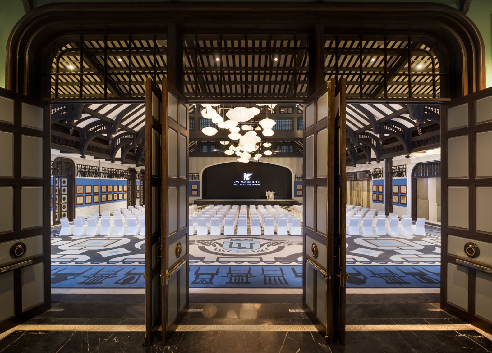 Mermaid Shell-Shaped Hotel Swimming Pool | PS UK Smart Living